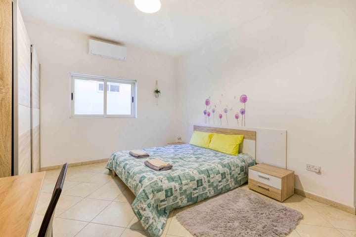 Large Room On Marina View - Malta