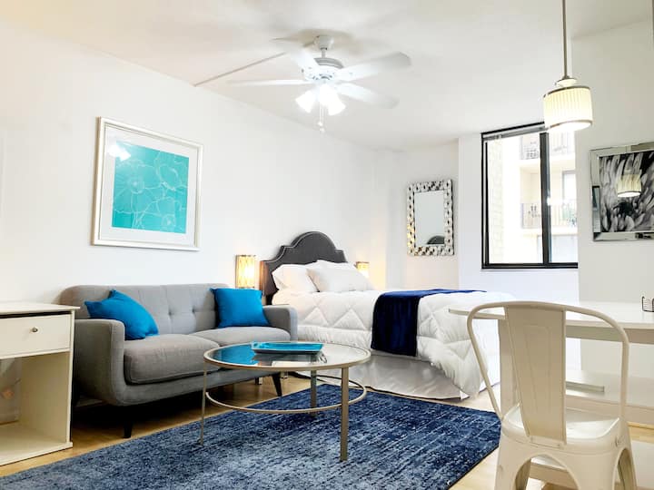 Spacious, Modern Bethesda Studio W/ Pool, Parking - Bethesda, MD