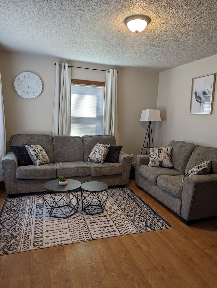 Cozy Fully Furnished Home - Oshkosh, WI