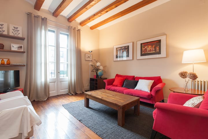 Large Apt. Close To Psg. De Gracia -