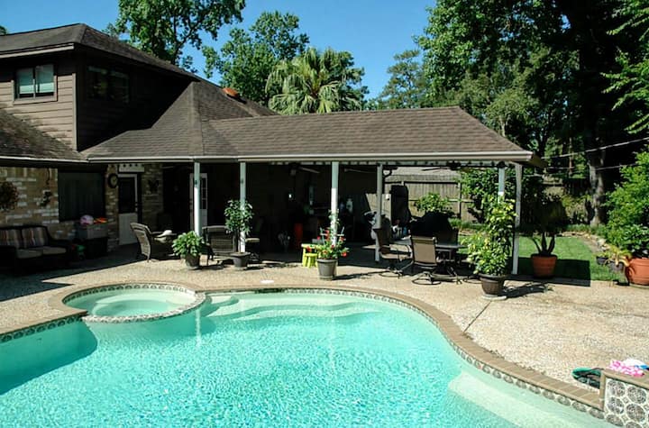 Luxurious Victorian In Westador With All Amenities - Spring, TX