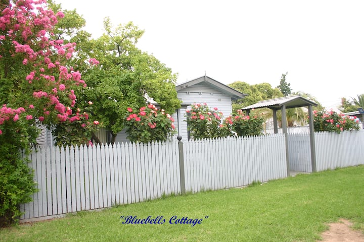 "Bluebells Cottage" - Albury