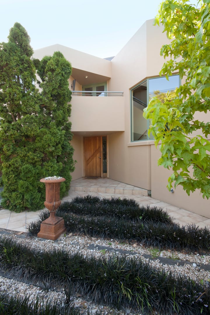 Relax And Enjoy In Sumner - Lyttelton