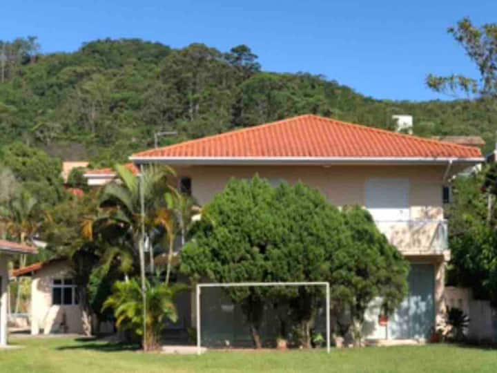 Paraíso Com Piscina Para As Férias Em Família - Florianópolis