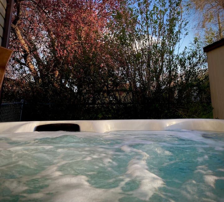 Convenient With Hot Tub And Comfy Beds - Rapid City, SD