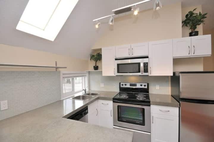 Renovated Suite In Rockland Area #7 - Victoria