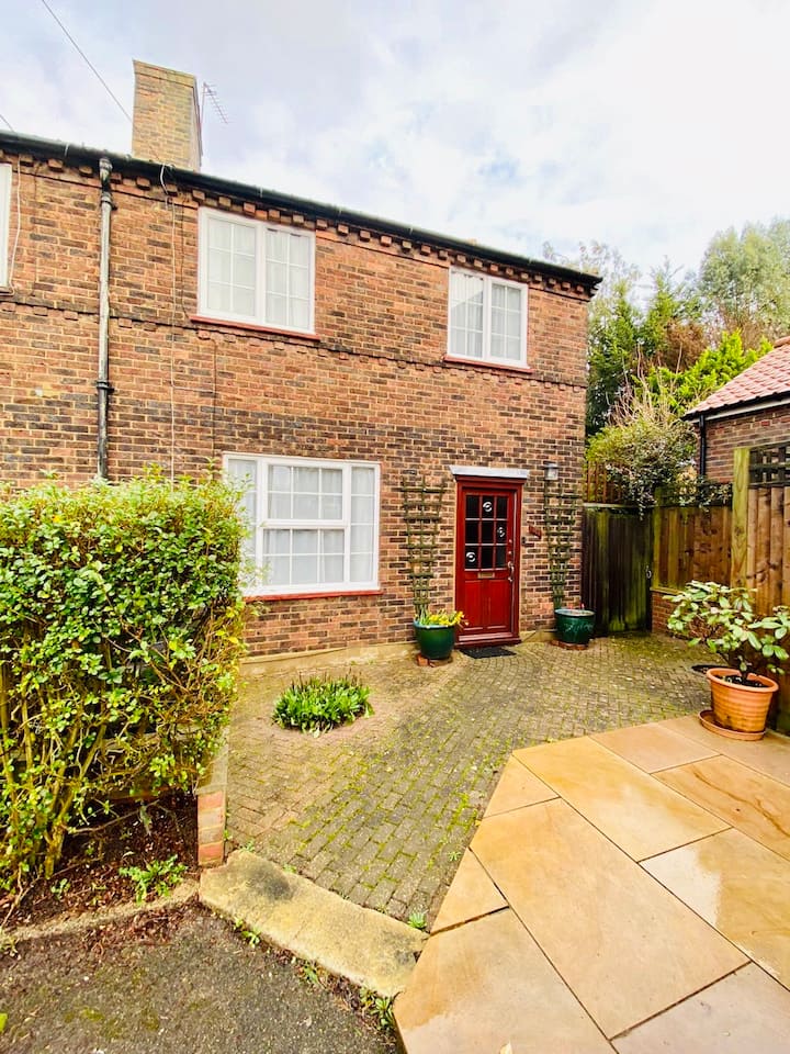 3-bedroom House In South West London - Surbiton