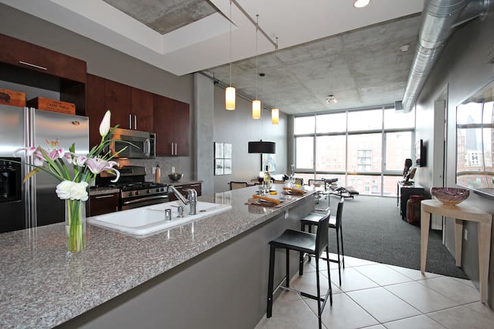 Modern, Bright And Beautiful Across From Ballpark -