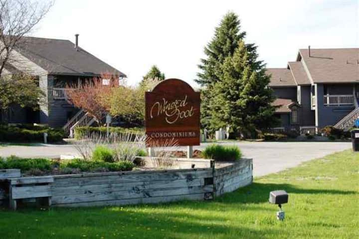 Good Harbor Golf & Beach Condo - Glen Arbor, MI