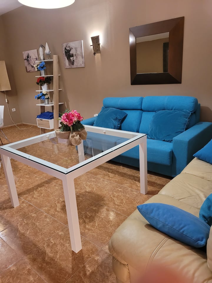 Casa Amplia Con Patio. - Córdoba