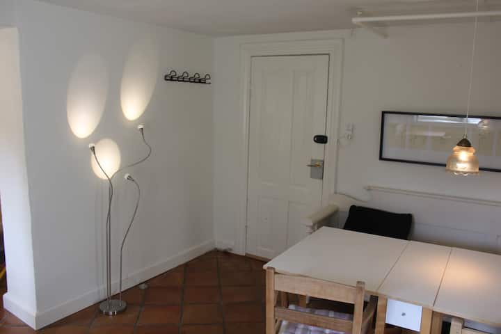 Near Metro & Subway: 2 Grownups + 2 Fold-out Beds - Kopenhagen