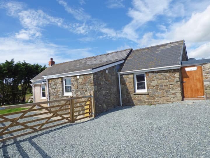 Cosy Cottage, Spectacular Sea Views, Walk To Beach - Haverfordwest