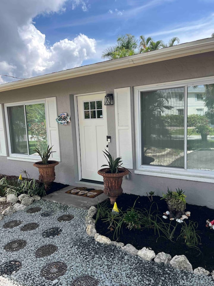 Tadpole Cottage By The Sea - Naples, FL