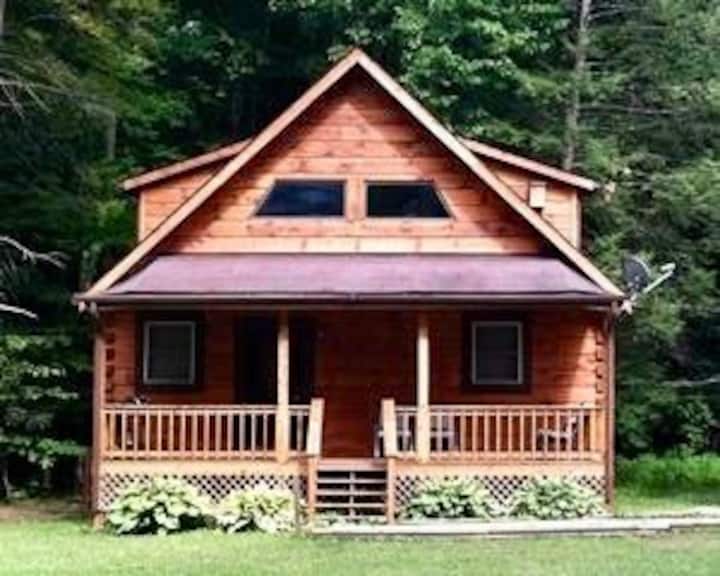 The Farmhouse Cabin @ Elk Springs Resort - Kumbrabow State Forest, Huttonsville