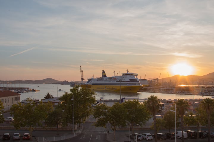 ★ Vue Mer ★ Proche Plage ★ Parking  ★ Clim ★ Ferry - Toulon