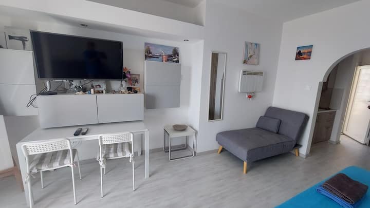 Romantic Studio On Mackenzy Beach - Larnaca