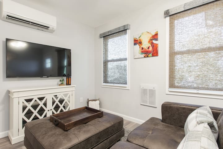 The Magnolia Cottage On Marietta Square - Kennesaw, GA