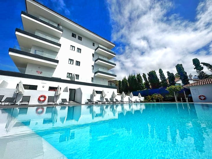 Modern Oasis: Pool, Gym & Tennis - Puerto de la Cruz
