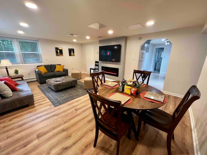1k: Large 1br Apartment W/ Indoor Fireplace - Stamford, CT
