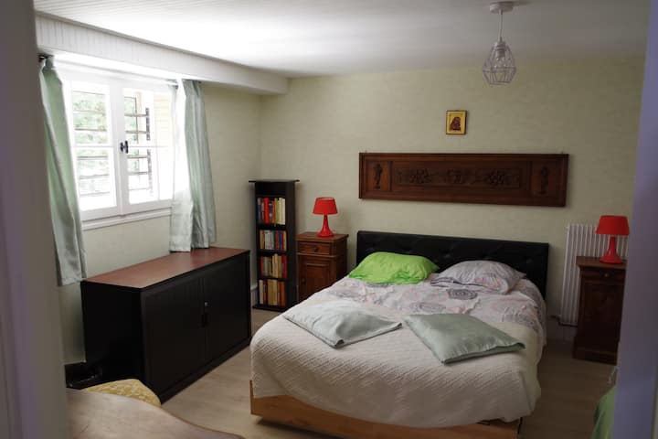 3 Chambres, Petit Déj, Pas De Cuisine, S D'eau Wc - Dijon