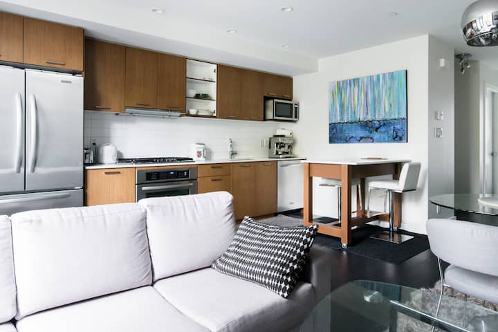 Private Hotel-style Room & Bath Downtown Yaletown - Vancouver