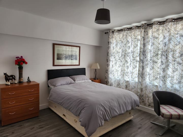 White House Ensuite Double Bedroom (Large) R1 - Warrington, United Kingdom