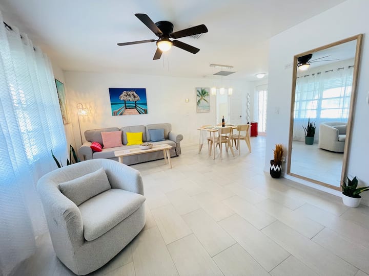 Cute 2 Br, 5 Minutes From Beach - Naples, FL