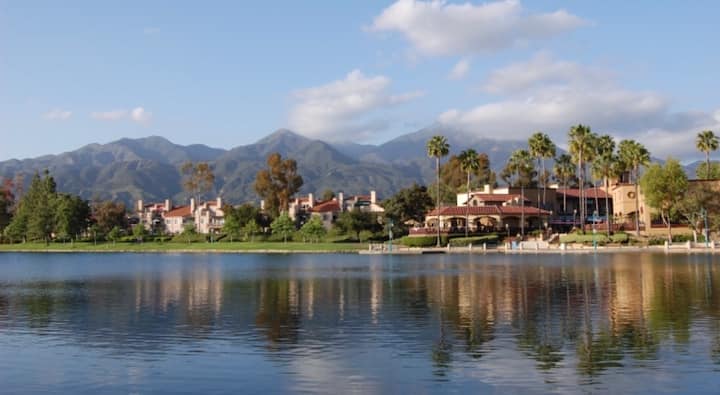 Lake Views-walk To Dining-pool&spa-laguna Beach! - Rancho Santa Margarita, CA