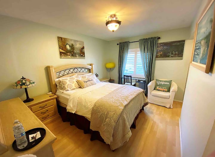 Artist House, Master Bedroom W/private Bath - 羅蘭崗