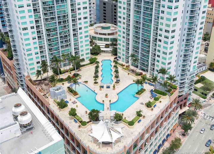 Resort Style With Pool And Water Views - Miami