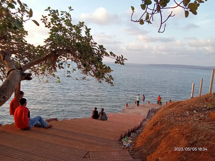 Chaitanya Homestay Near By Sea Side - Ratnagiri