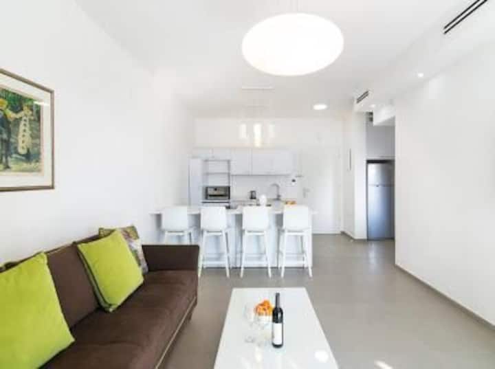 Hilton Beach 1bd Apartment With Balcony & Shelter - Tel Aviv