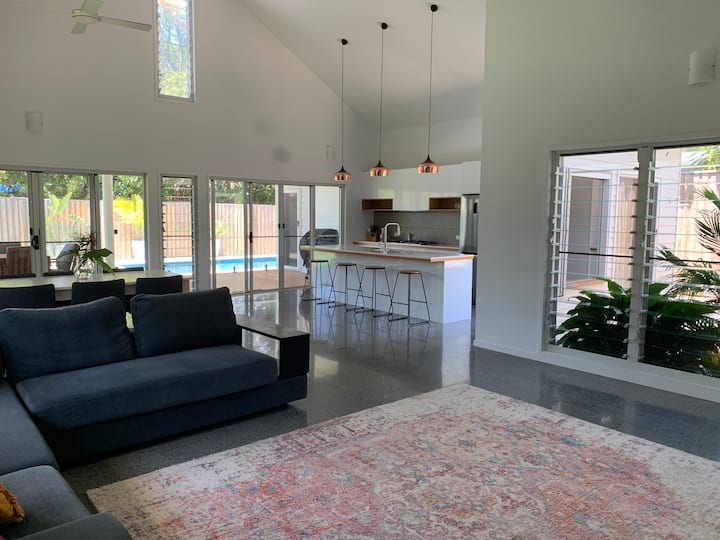 Gorgeous Home With Pool - Beachside Suffolk Park - Byron Bay