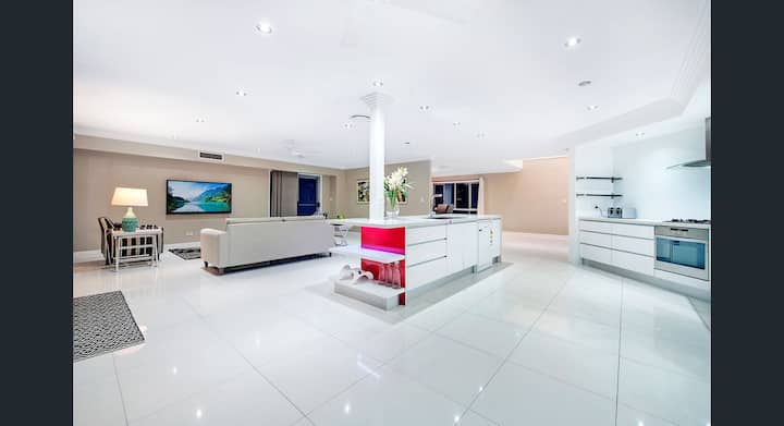⭐Spacious Modern Home⭐5 Star Location ❤️8br | 5ba - Gold Coast