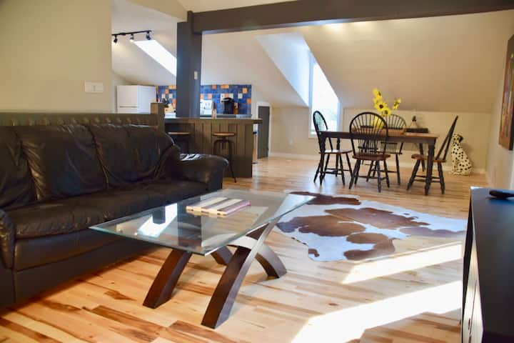 Cottontail Coach House - Sleeps 6 - Ontario