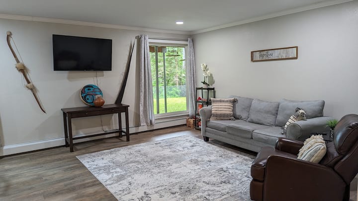 Lovely 2 Bedroom Rental With Lake And Park Access - Anchorage, AK