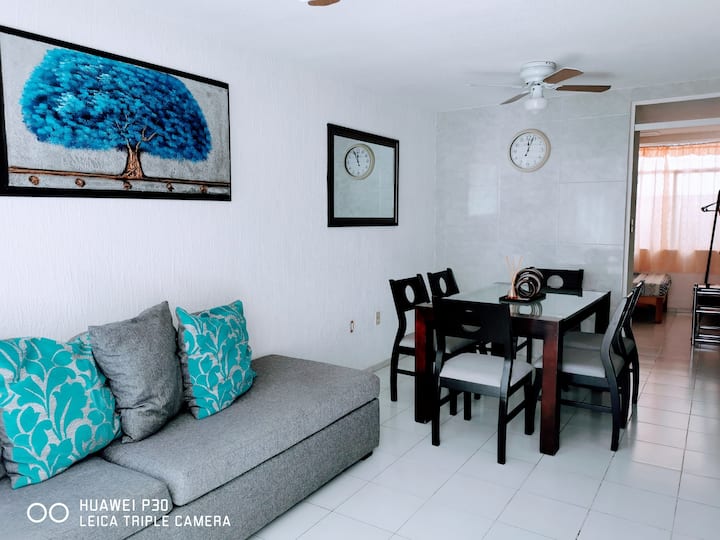 Casa A 10 Min De Poliforum Y 10 Min Salida A Silao - León