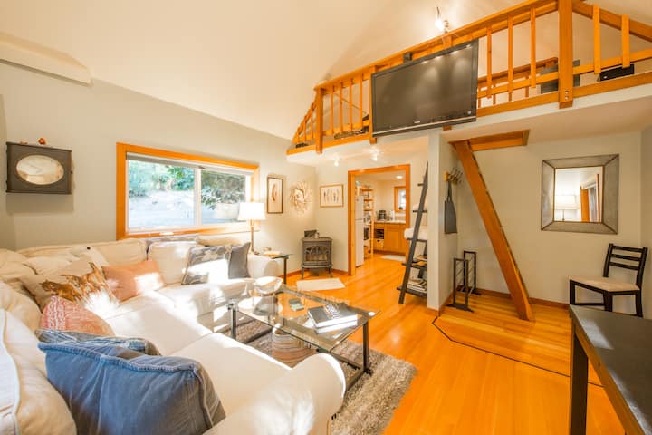 Beautiful Cabin In The Woods, Private Hot Tub - Grass Valley, CA