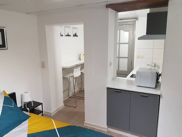 Eu District - Center - Metro : Studio In Basement - Schaerbeek
