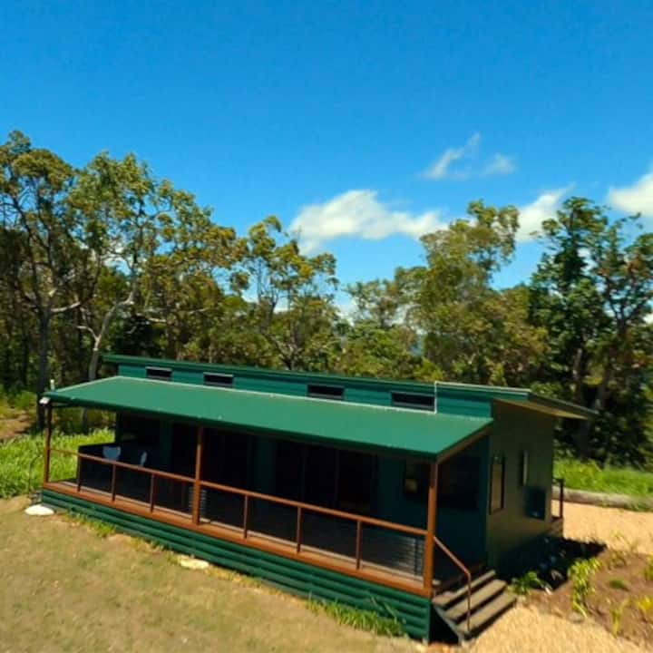 Ridge Cabin - Stunning Views - 5km From Neighbours - Airlie Beach