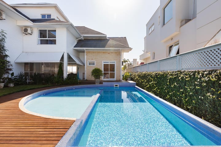 Casa 7 Quartos, 50 Mts Da Praia - Florianópolis