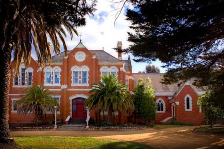The Old Convent  66 Alma Street St Arnaud Victoria - Murray River