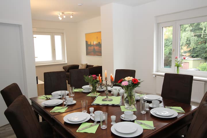 4 Rooms, Up To 12 Persons, Luxurious Furnishings, "Gentian" - Berlin