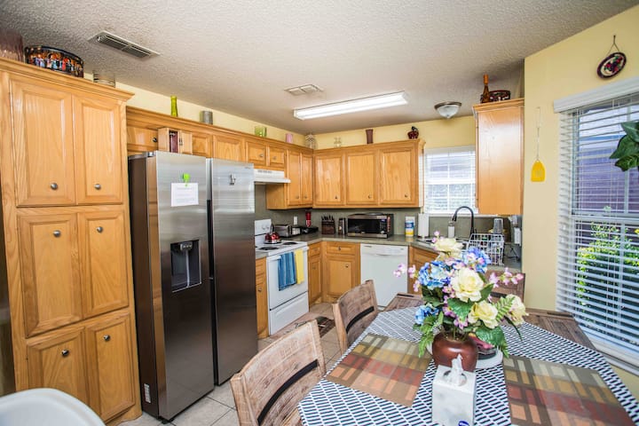 Caleb Center 5 Beds, Sleeps Up To 10, Bbq Grill. - Lubbock, TX