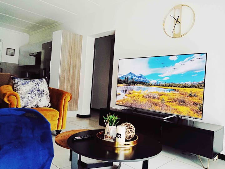 Beautiful Home
2 Beds & Back Up Power And Wi-fi - Lanseria