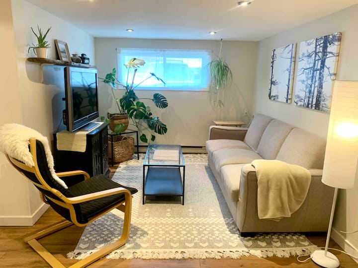 Cozy 3 Bedroom Suite - Saanich