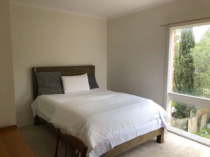 A Pleasant & Sweet Private Room Next To A Balcony - Forest Hill