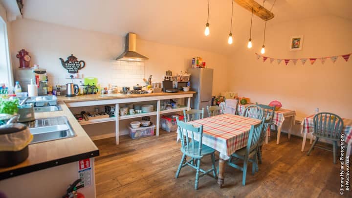 Mayo Glamping - Roisin Bui (Hobbit Hut) - Castlebar