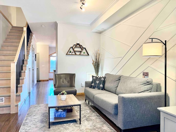 Luxury 2br/2bt Chalet/heated Pool/hottub/bbq - Alberta