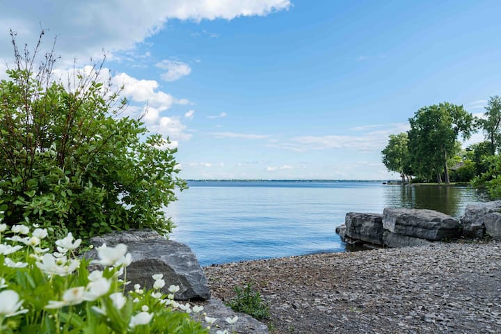 Beaconsfield Vacation Rentals & Homes - Quebec, Canada | Airbnb